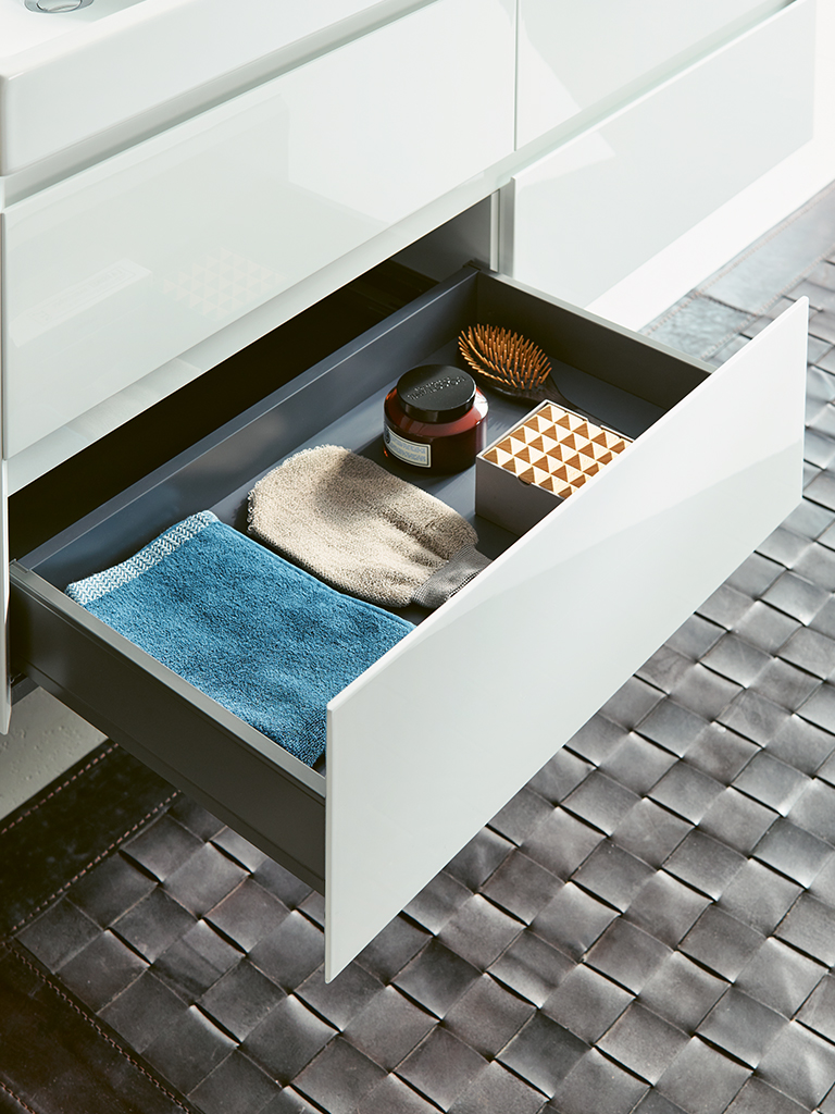 Alterna Waschtischmöbel und Keramik | Sanitas Troesch